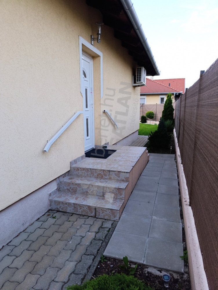 Ady Endre utca, kiadó 42 m2 -es családi ház - Alberlet.hu Ingatlan Kft.